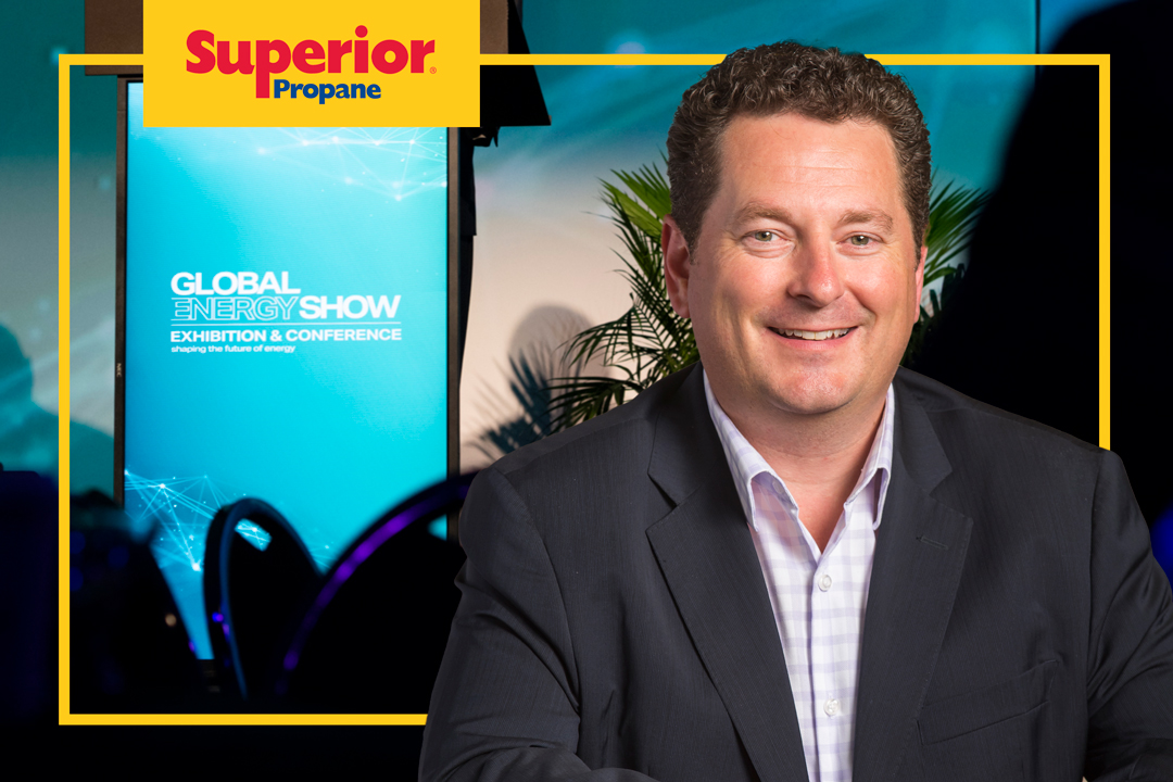 Le président de Supérieur Propane monte sur scène au Global Energy Show ...